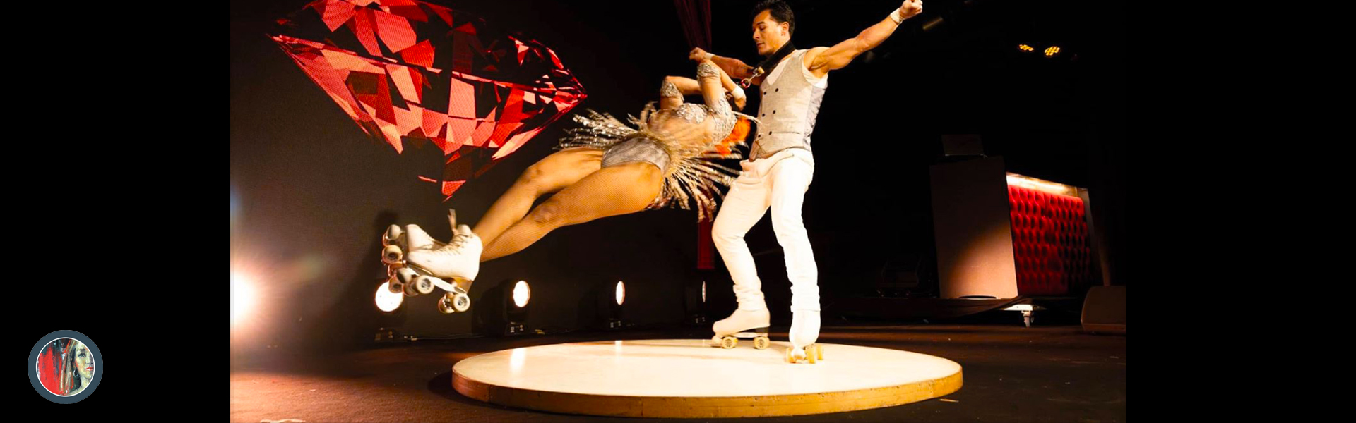 Acrobatic act duet on skates - spectacular show act WoW factor